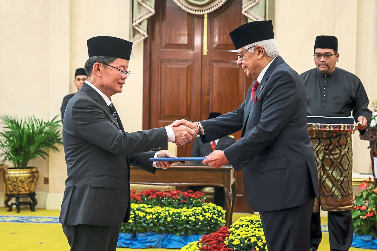 Chow sworn in for second term | The Star