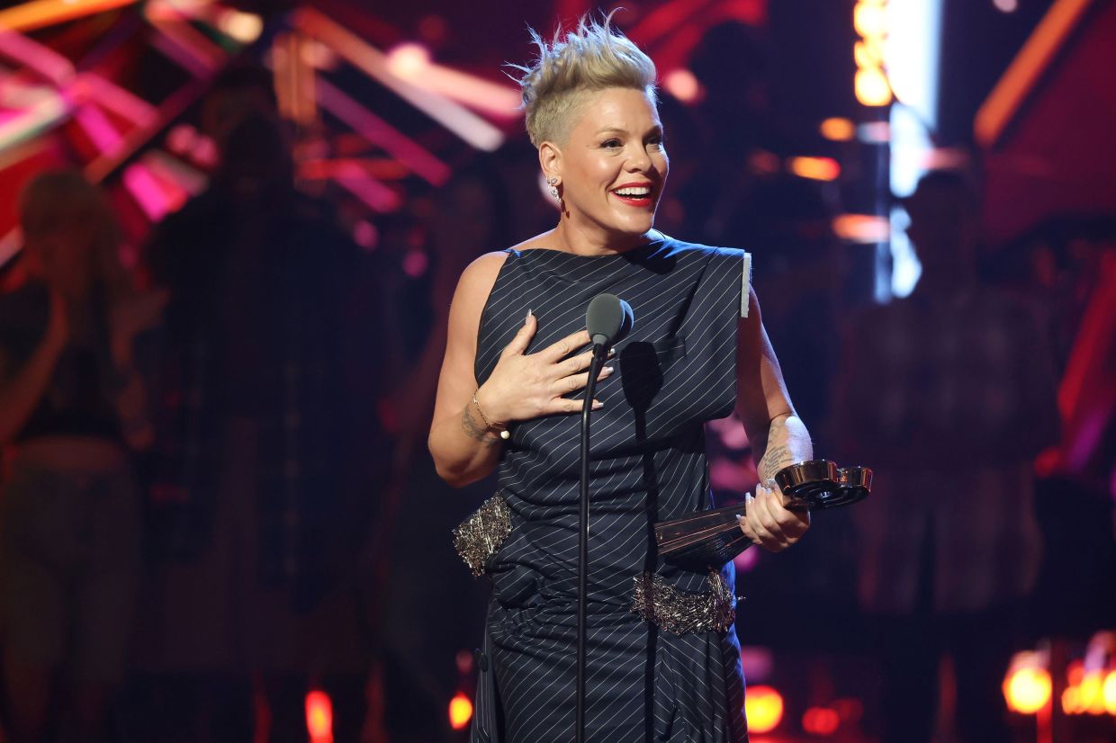 Pink fan goes into early labour at Boston concert, names premature baby ...