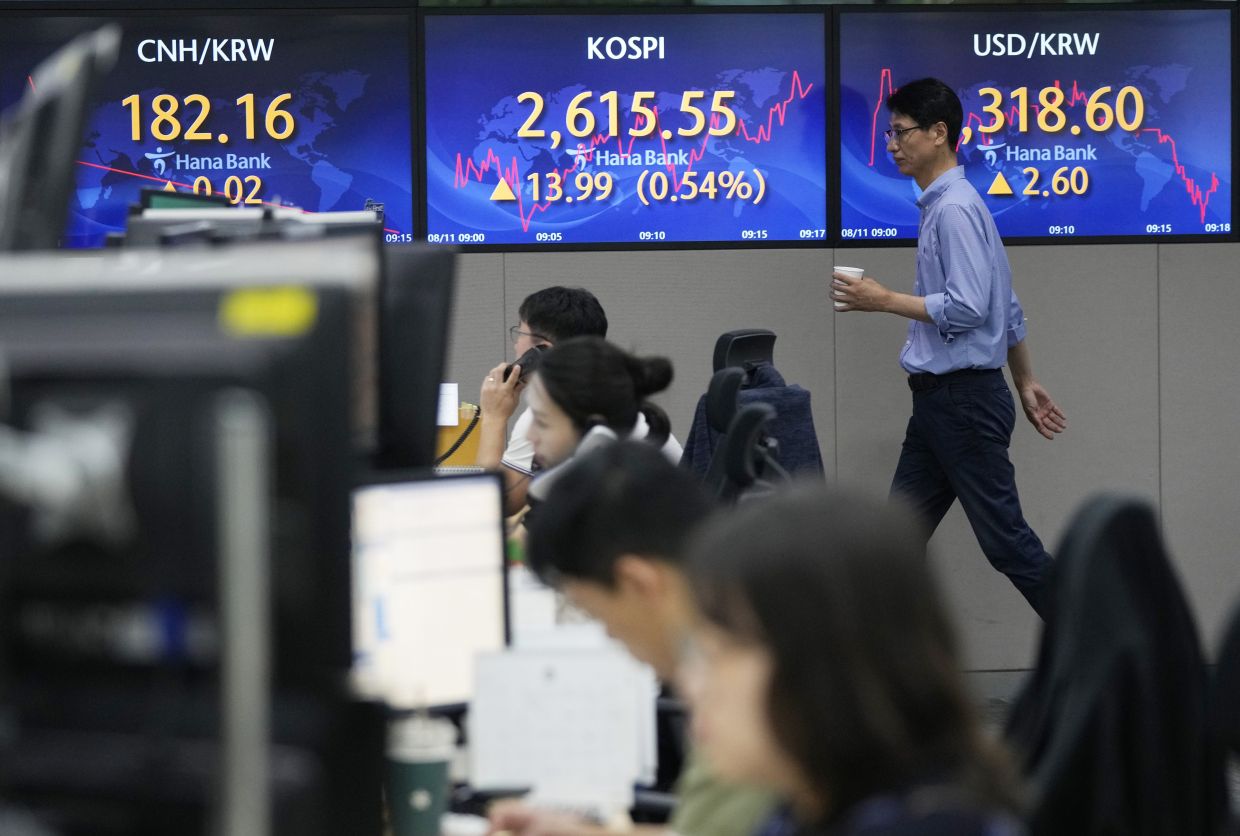 Asian markets fall on China woes, US rate concerns | The Star