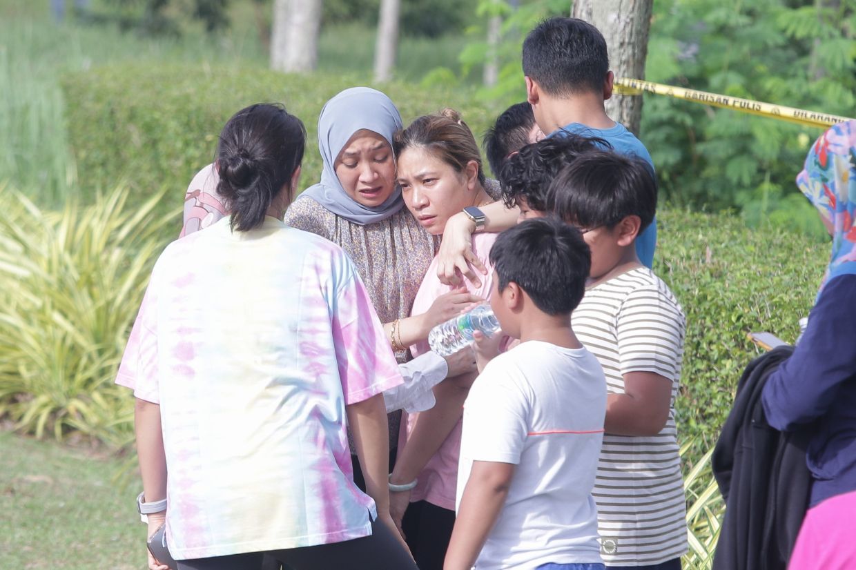 Elmina plane crash: Witness hears loud explosion, sees a person in ...