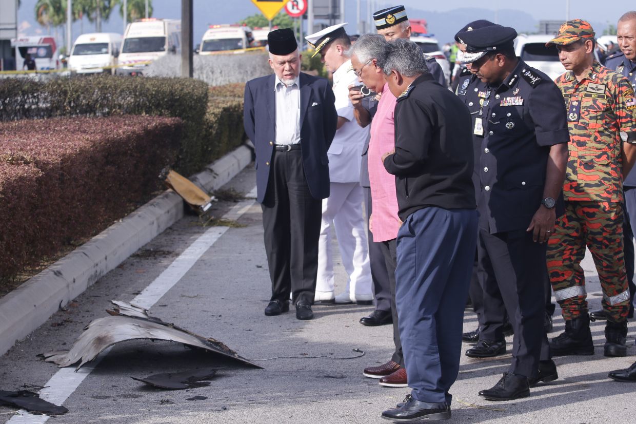 Elmina plane crash: Witness hears loud explosion, sees a person in ...