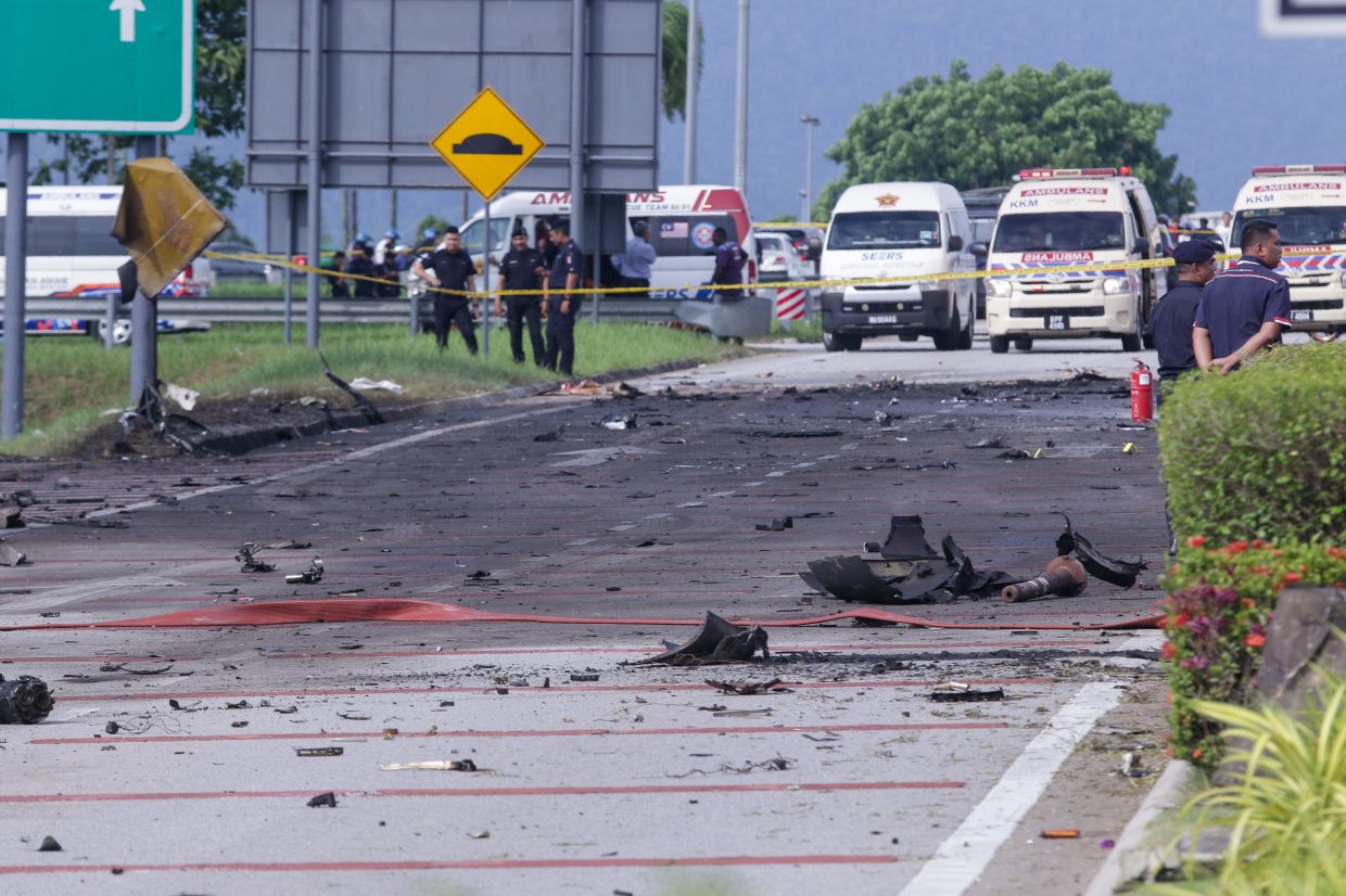 Elmina plane crash: Witness hears loud explosion, sees a person in ...