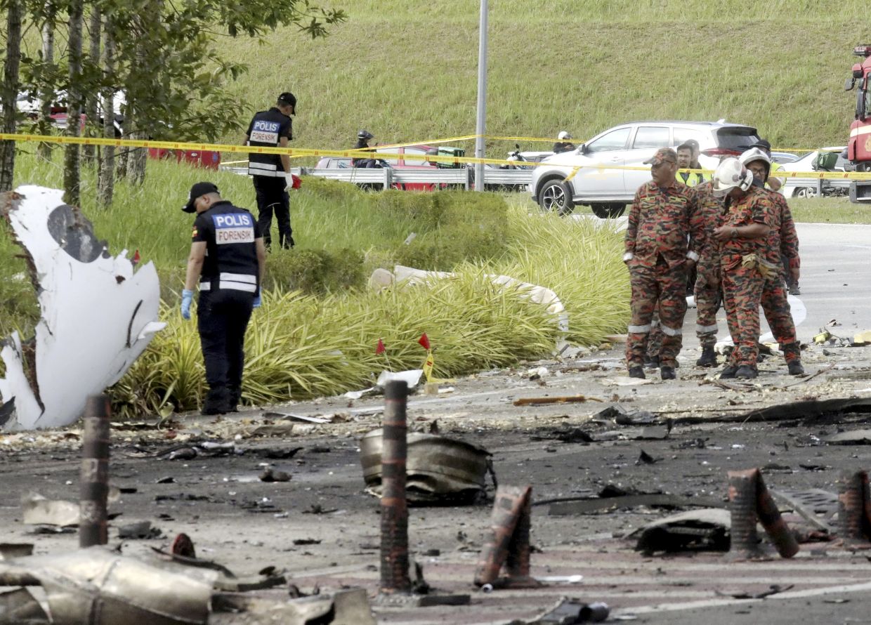 Elmina plane crash: Pahang exco member Johari Harun among those killed | The Star