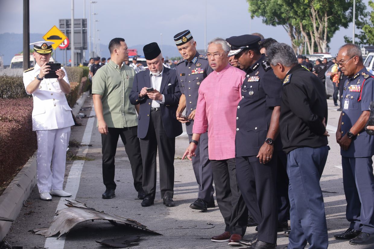Elmina plane crash: Pahang exco member Johari Harun among those killed | The Star