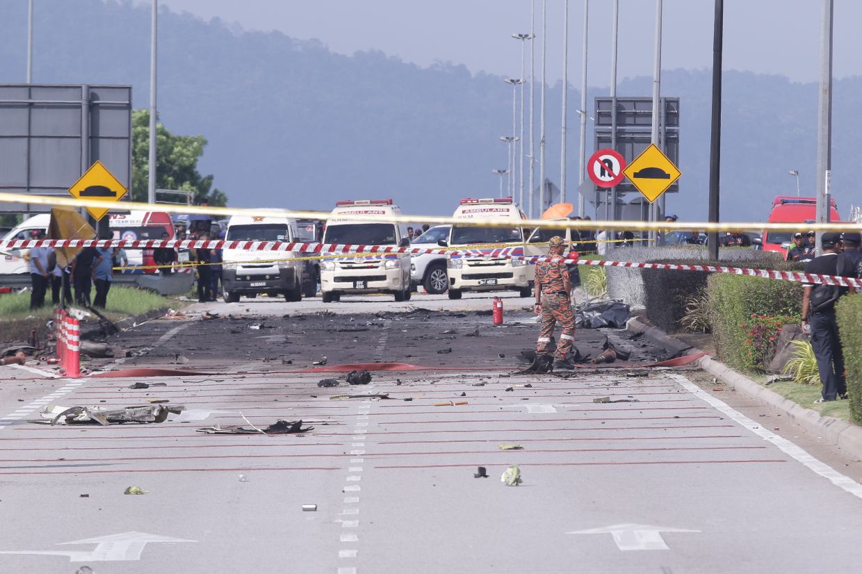 Elmina plane crash: Pahang exco member Johari Harun among those killed | The Star