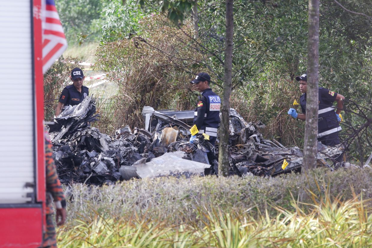 Elmina plane crash: Pahang exco member Johari Harun among those killed | The Star