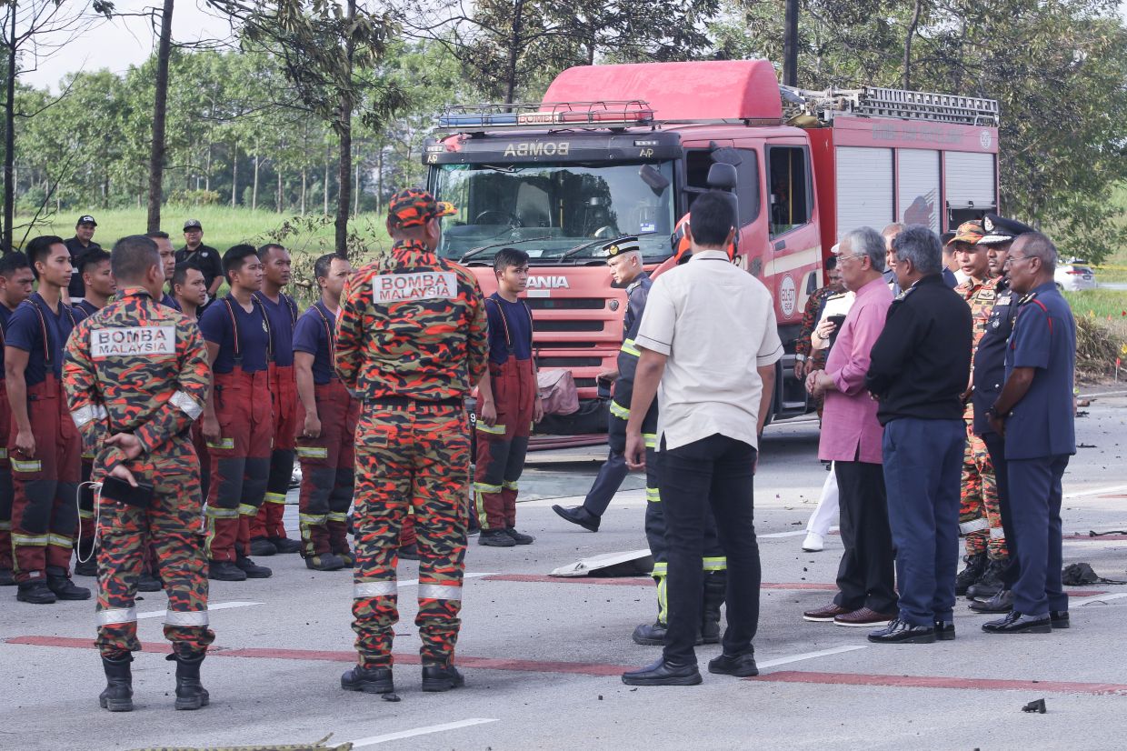 Elmina plane crash: Pahang exco member Johari Harun among those killed | The Star