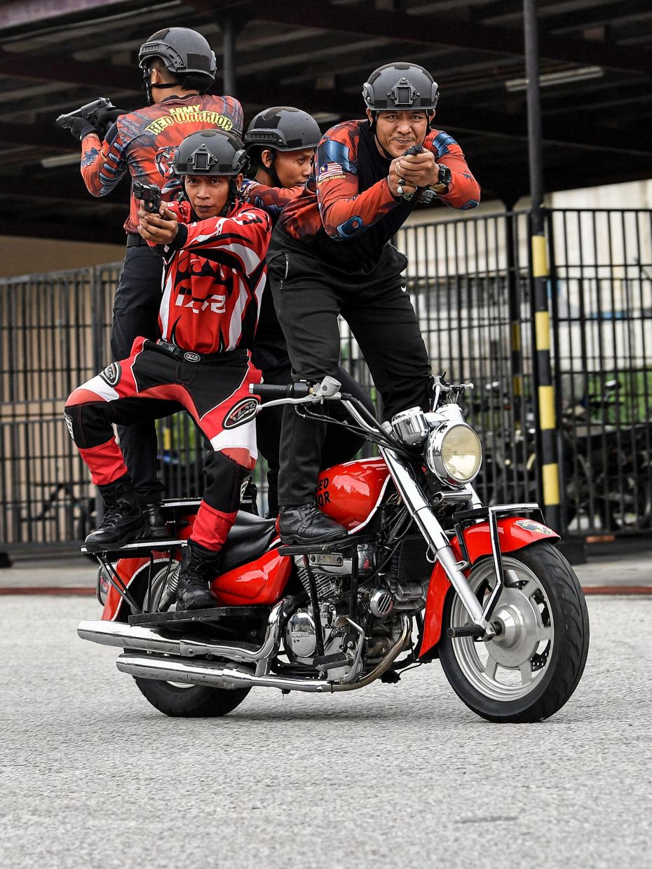 Army Red Warrior stunt team promises heart-stopping performance on ...