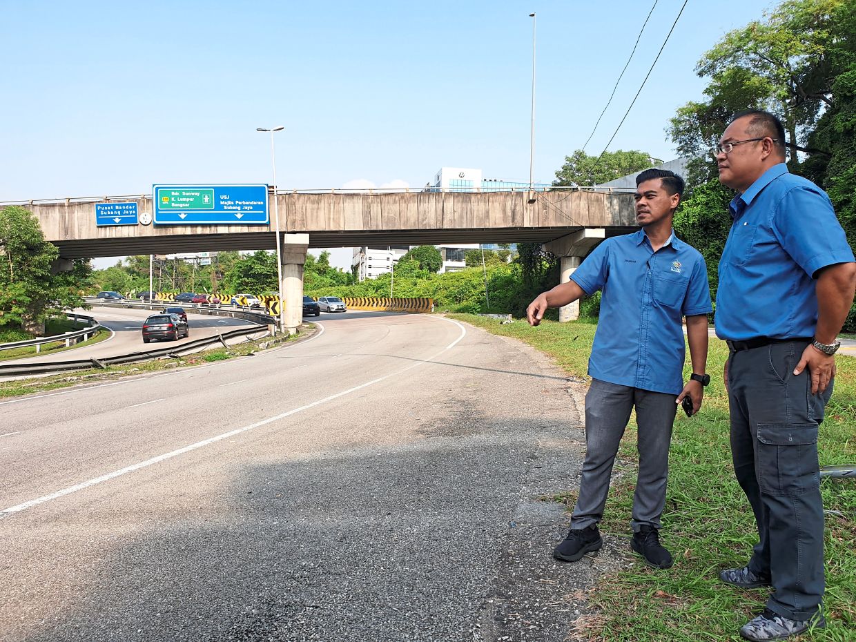 Road markings for dangerous Federal Highway exit to Subang Jaya | The Star