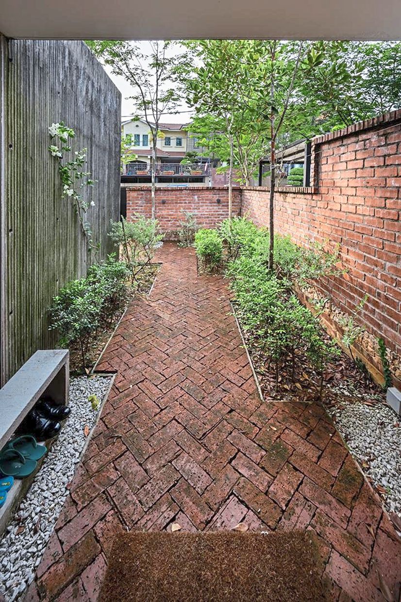 Malaysian architect couple turns single-storey PJ house into modern ...