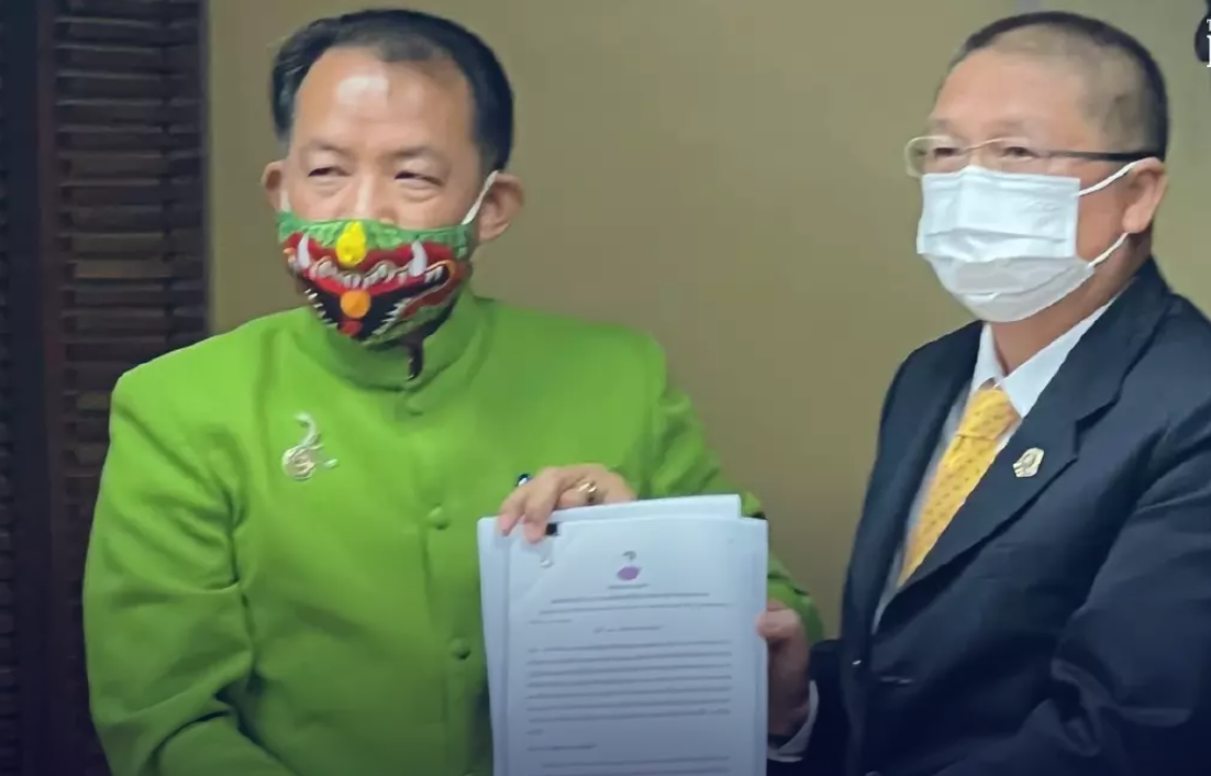 Serial complainer claims state officials giving Thaksin special ...