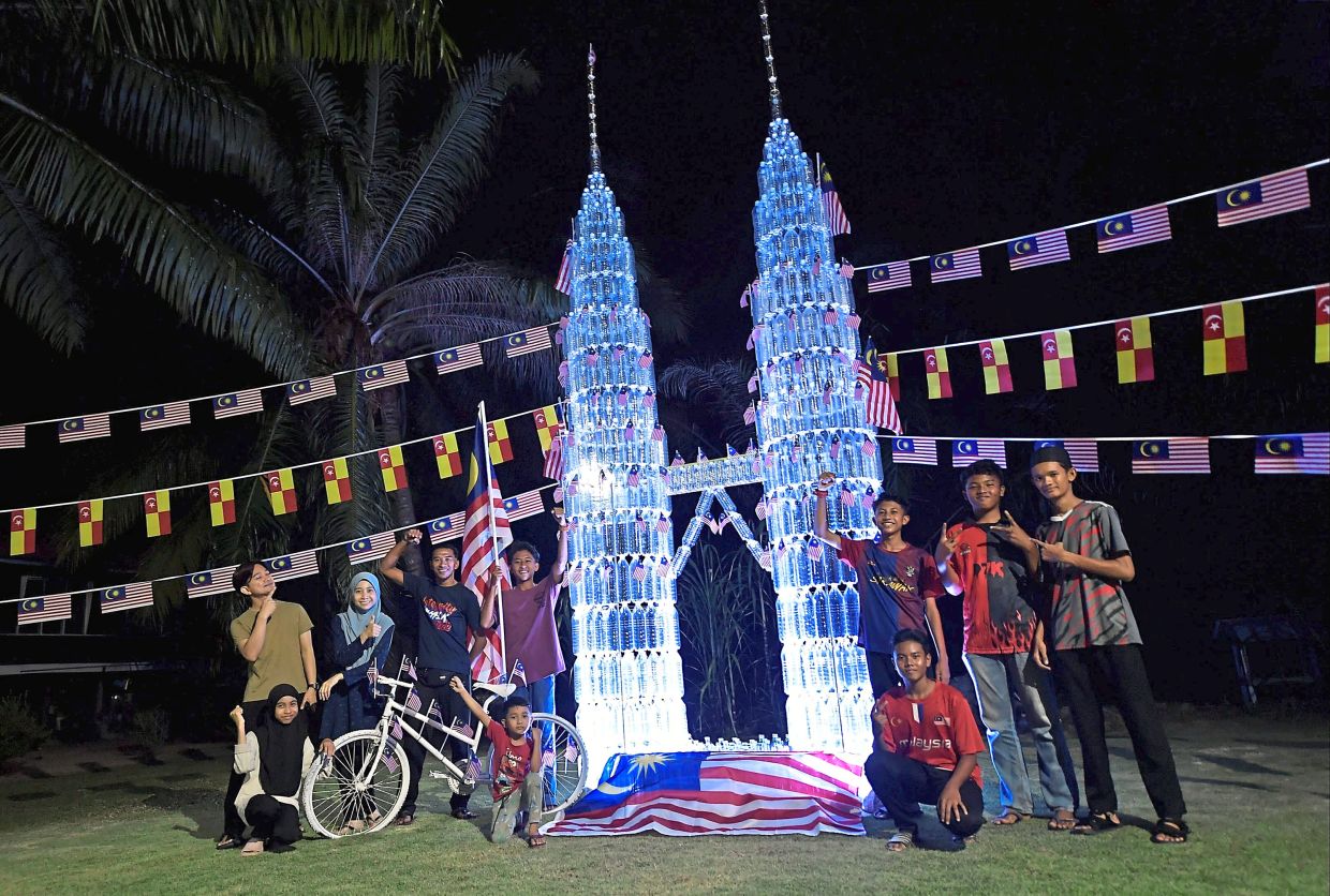 Teen creates Twin Towers from used bottles | The Star