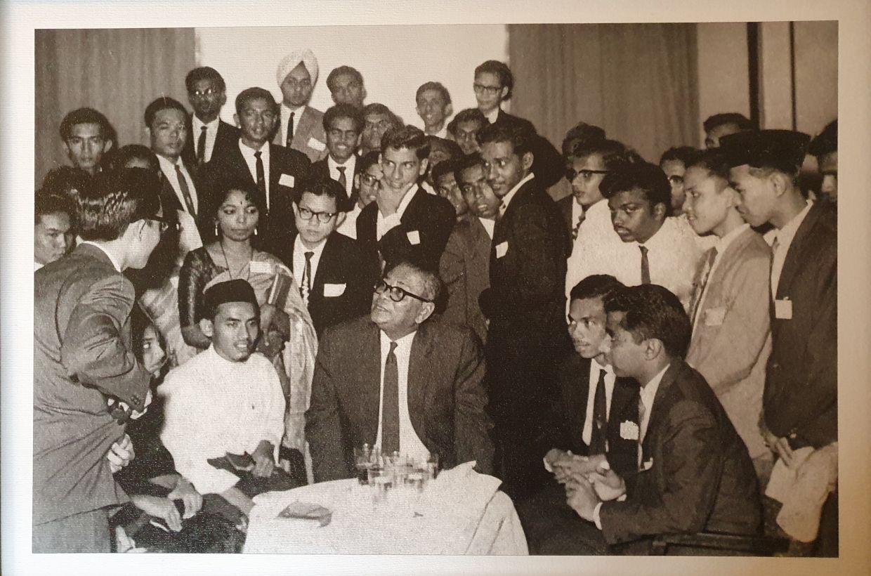 Seniors reflect on the 'good old days', what Merdeka means | The Star