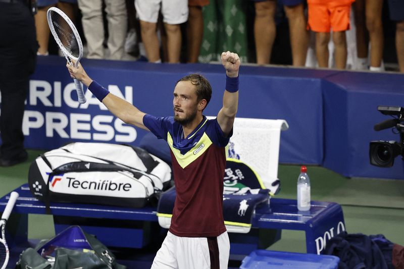 Tennis: Tennis-Medvedev gets 'early' win to reach US Open quarters ...