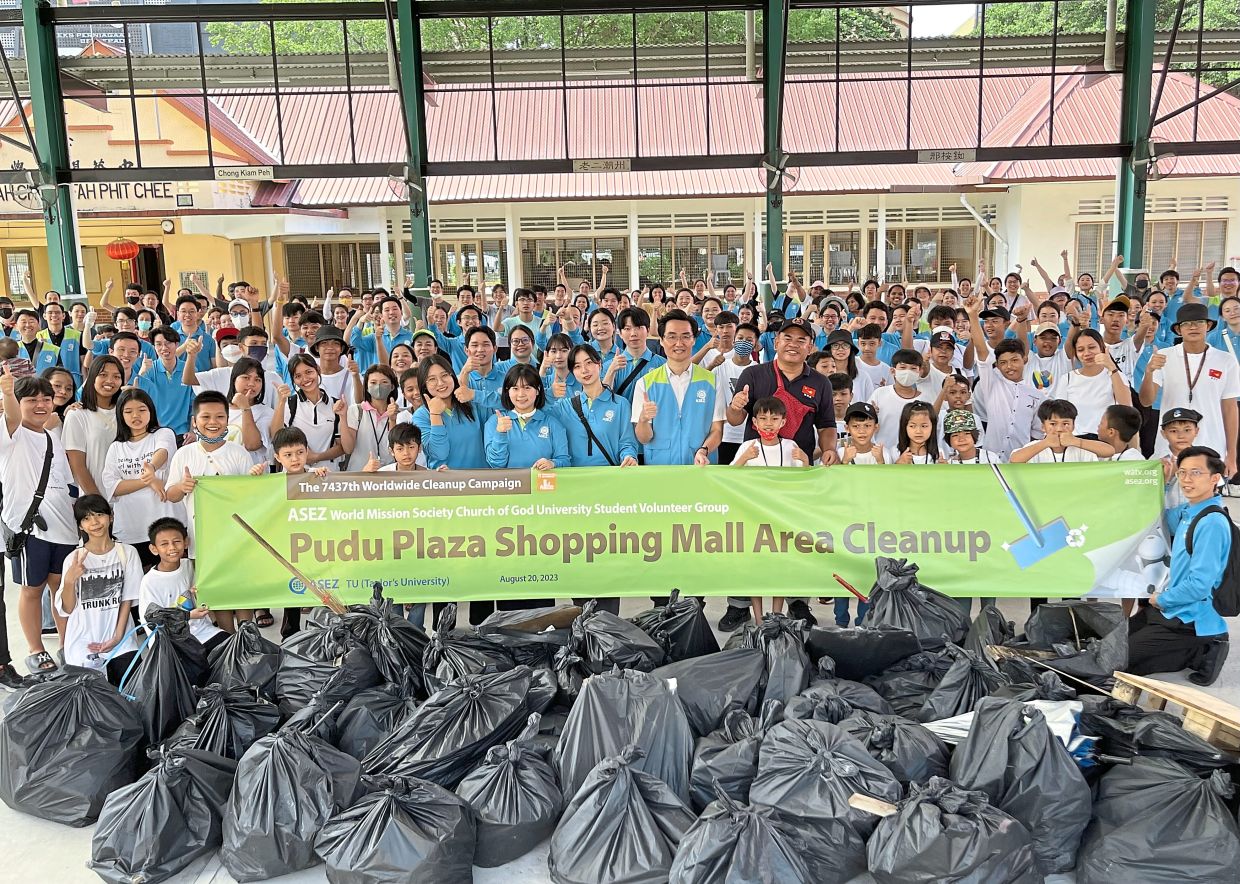 Youths team up to clean up streets | The Star