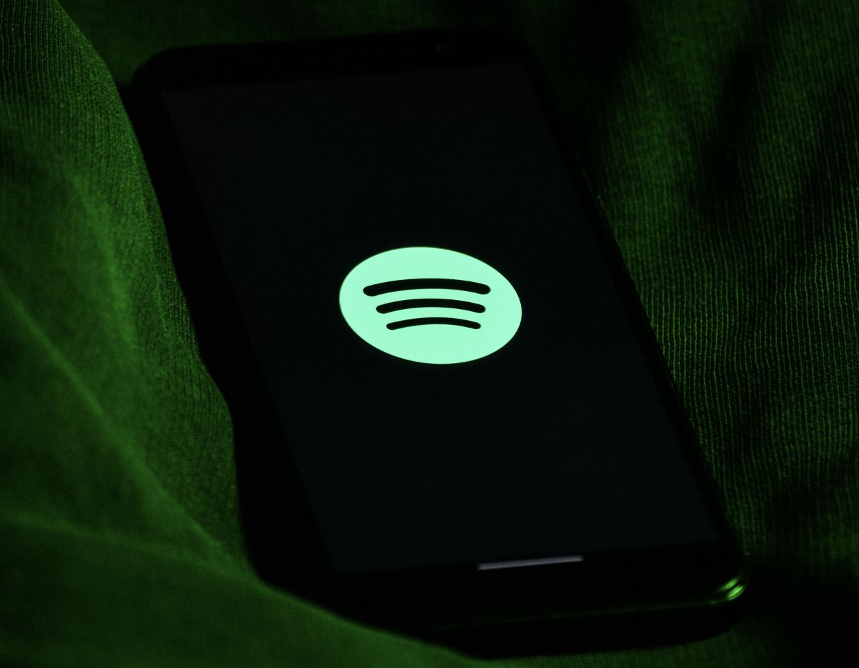 Spotify tests putting song lyrics behind paywall | The Star