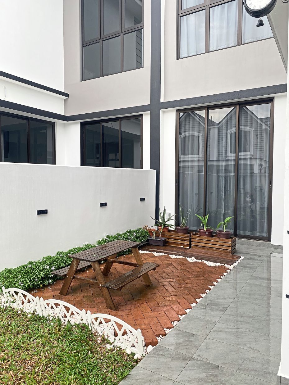 Malaysian double-storey house in JB has European-like facade and modern ...