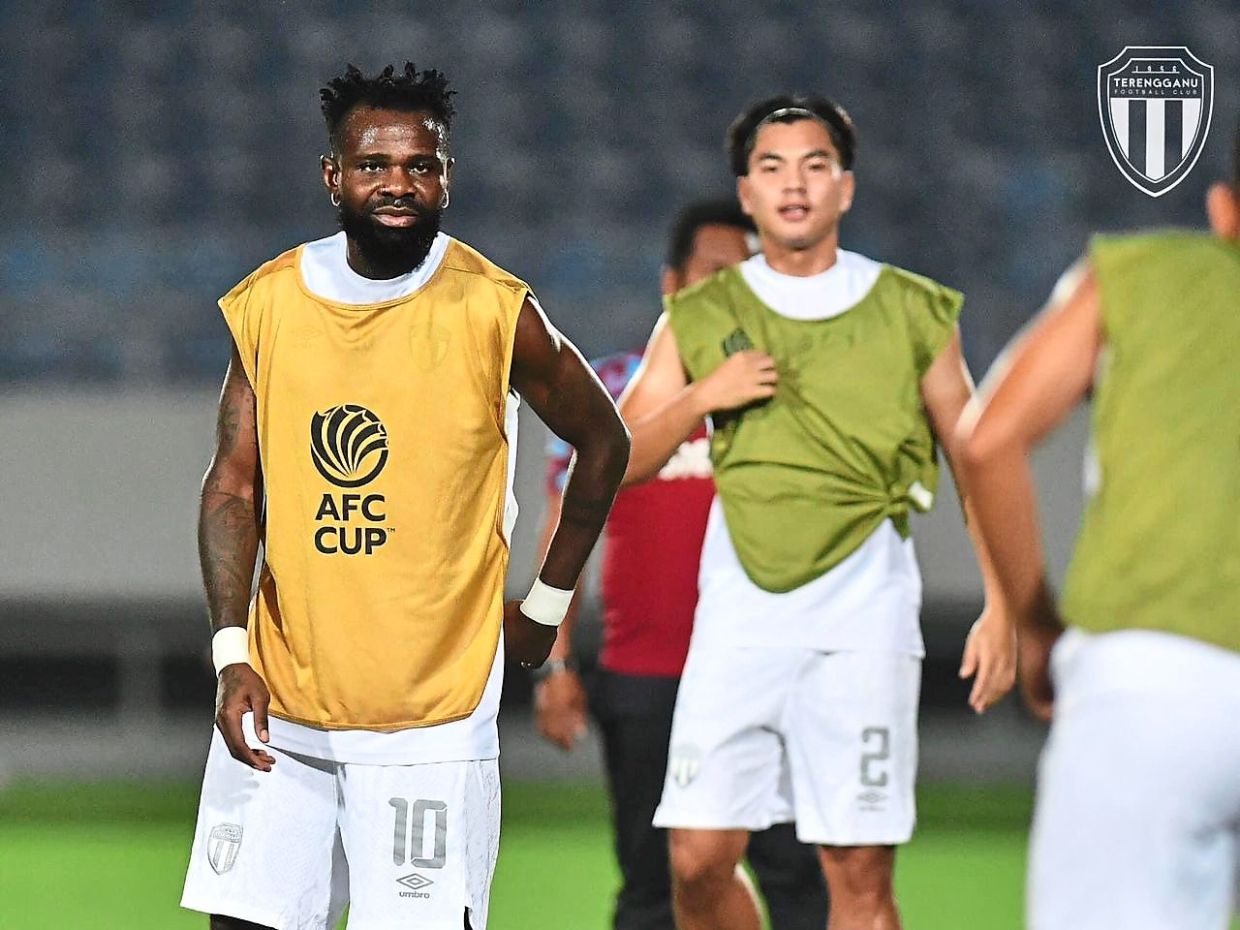 Football: Midfielder shines with solid defence to give Turtles ...