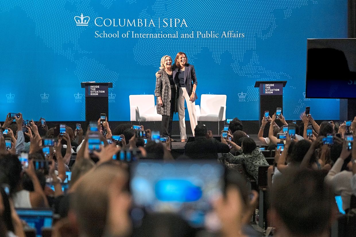 Prof Clinton goes back to school | The Star