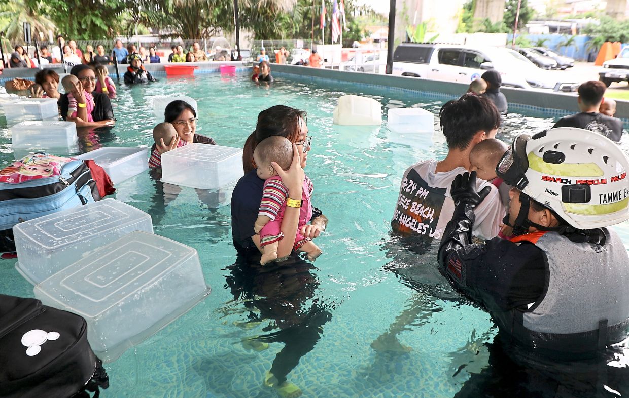 Surviving and helping out during water surges | The Star