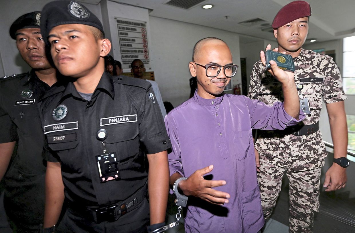 Wan Ji starts jail sentence for royal insult | The Star