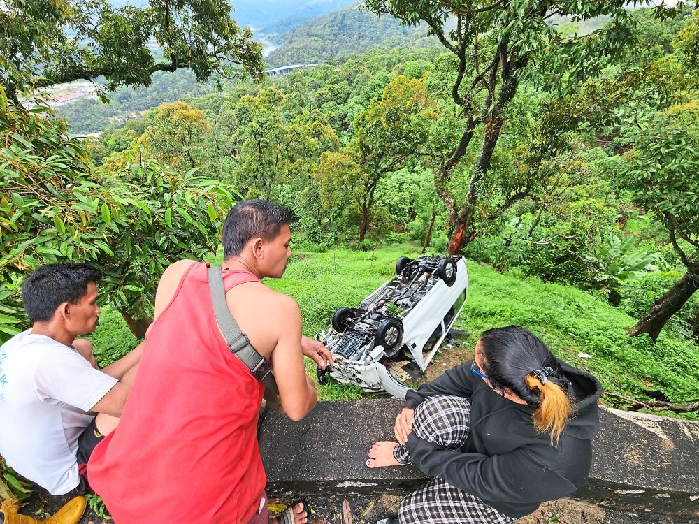 Timely help to rescue passengers | The Star