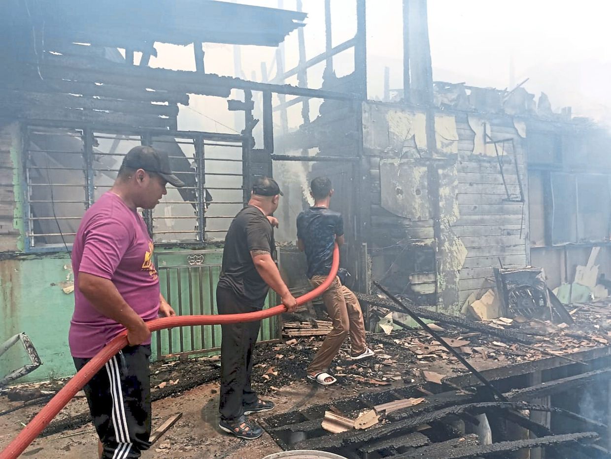 Woman’s body found after fire | The Star
