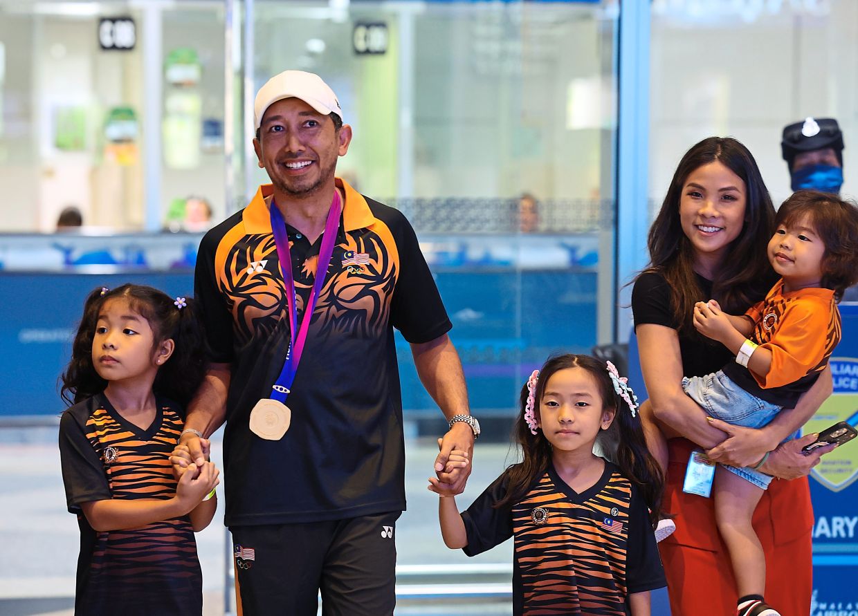 Qabil Ambak Sukan Asia Hangzhou: Qabil Ambak Butir Emas Sulung