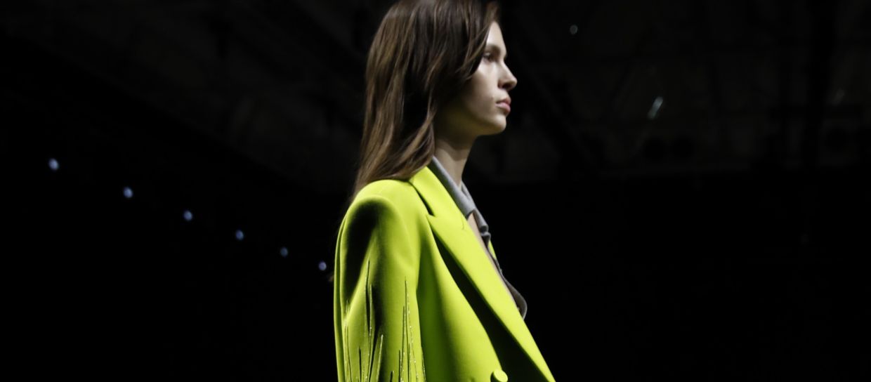 Bold, extravagant outfits and accessories dazzle on the recent runways ...