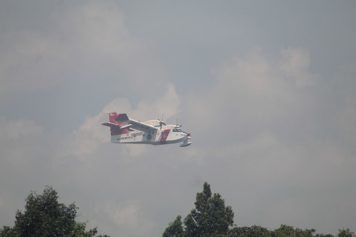 MMEA deploys water-bombing aircraft in Kota Tinggi | The Star