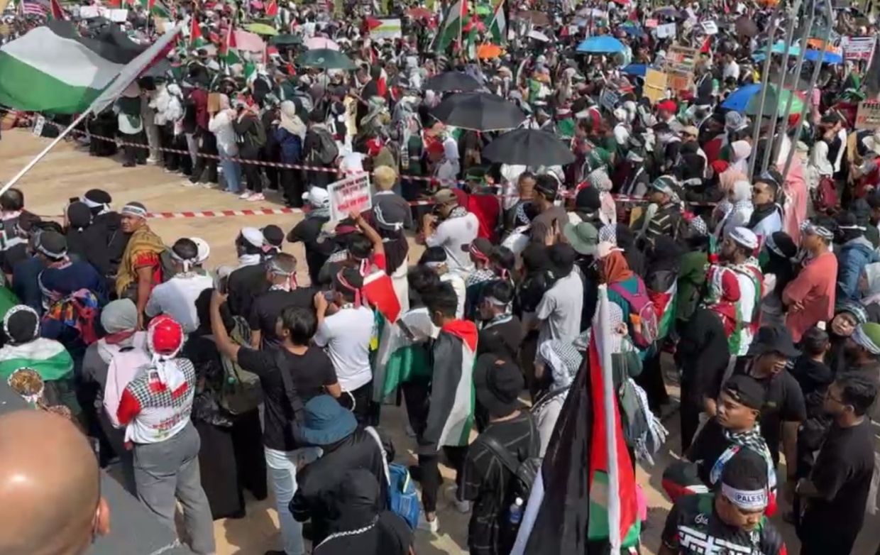 Thousands gather at Dataran Merdeka for peaceful rally for Palestine ...