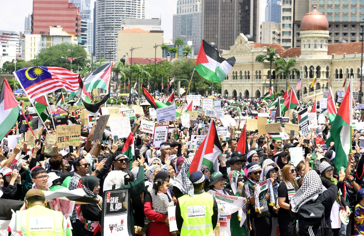 Thousands gather at Dataran Merdeka for ‘Freedom for Palestine’ rally | The Star