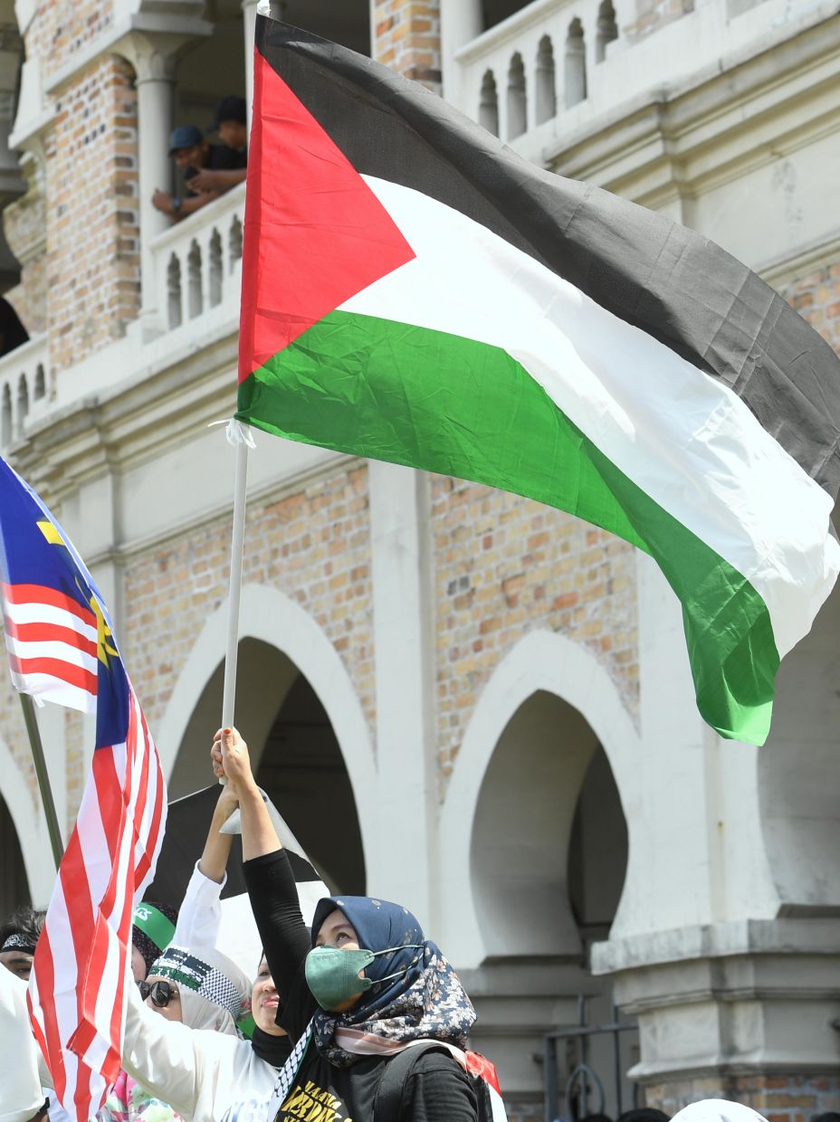 Thousands gather at Dataran Merdeka for ‘Freedom for Palestine’ rally | The Star