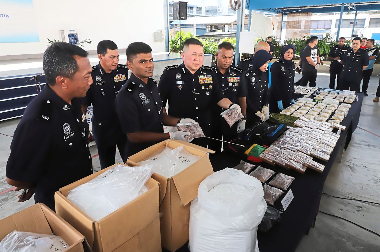 RM2.06mil drugs seized from car boot gang | The Star