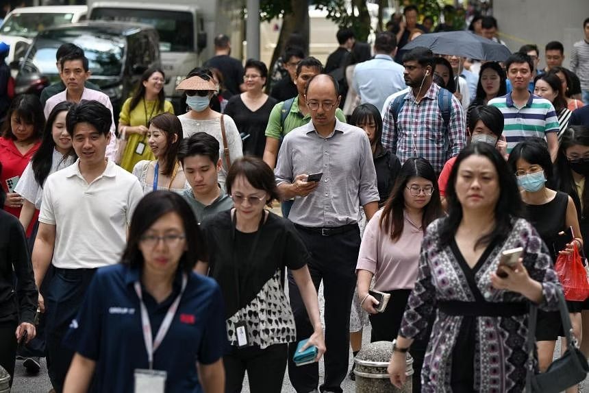Middle-income earners in S’pore see fastest salary growth | The Star