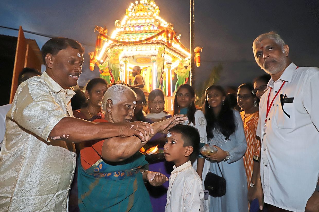 Four generations at Navarathiri festival | The Star