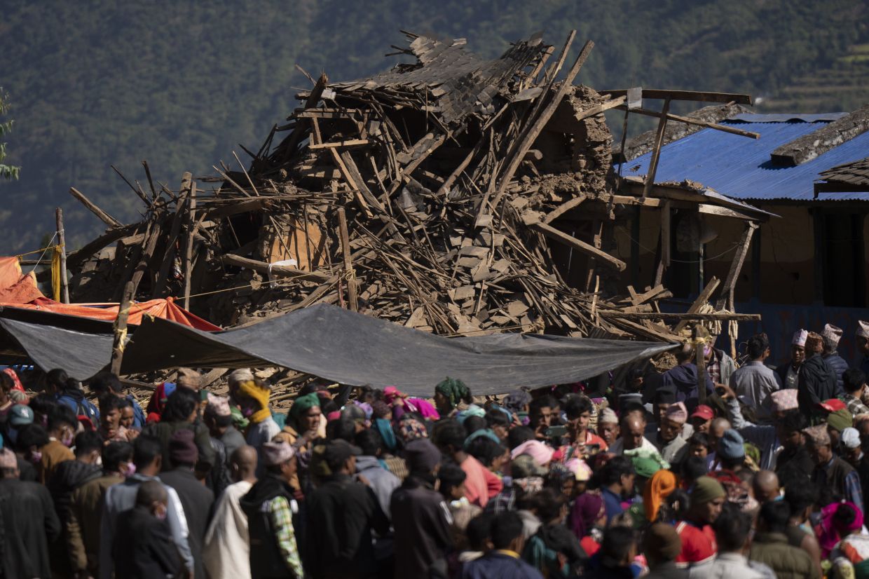 Rescue efforts called off after Nepal quake as survivors still awaiting ...