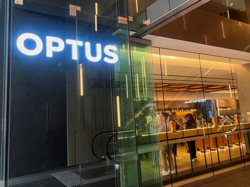 Chaos as Optus outage disconnects half of Australia | The Star