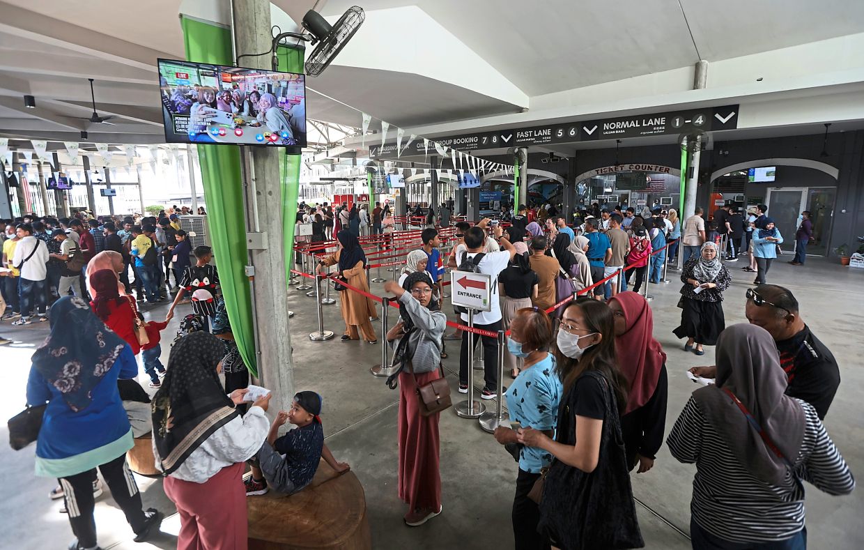 Flurry of festive fun | The Star