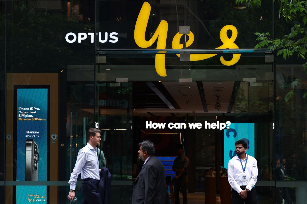 CEO of Singtel unit Optus quits following Australia outage | The Star
