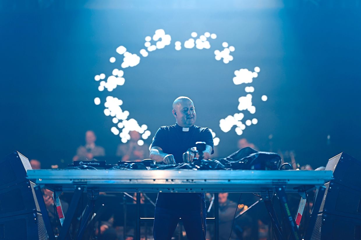 Cueing up faith and dance music | The Star