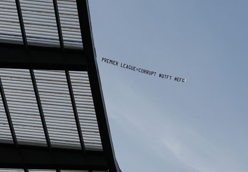 Football: Soccer-Protest banners fly over Etihad Stadium during Man ...