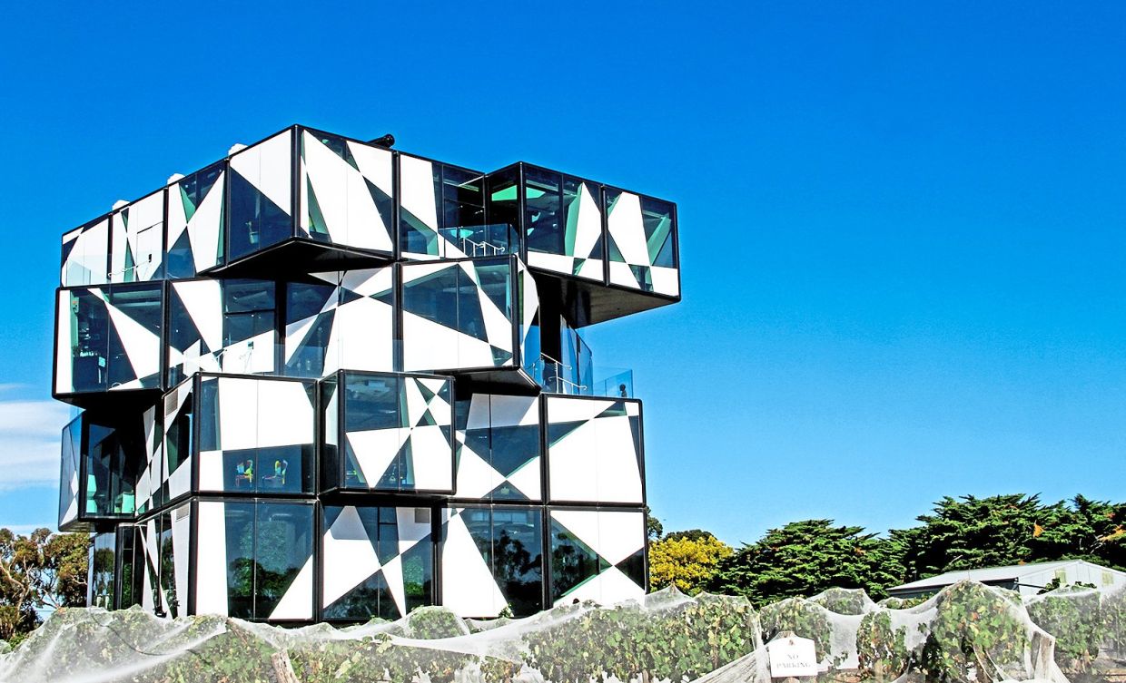 Vine times for travellers | The Star