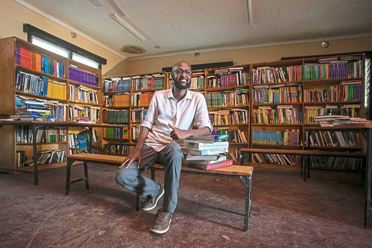 Watch: Somali wins UN award for effort to bring books to refugee ...