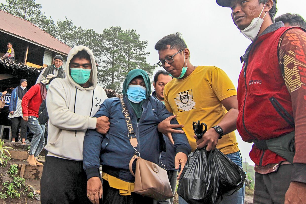 Rescuers find last missing hiker on volcano | The Star