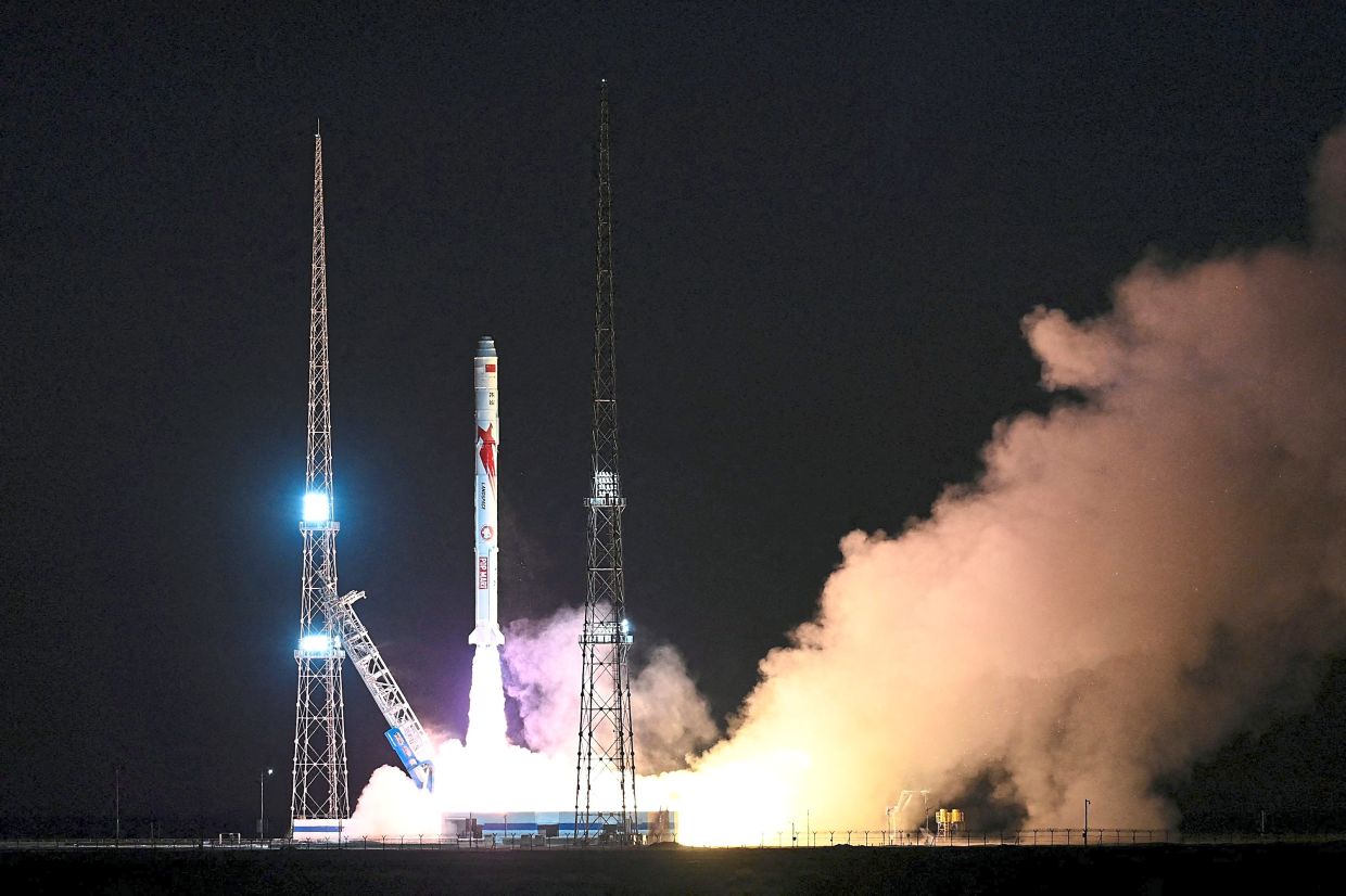Methane rocket sends satellites into orbit - Big advancement by China ...