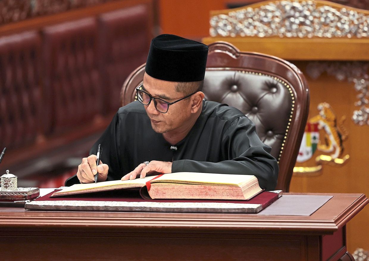 Two new Senators sworn in | The Star