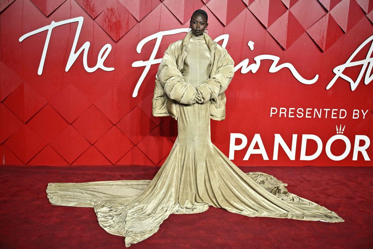 Rizzing it up: Stars shine on the red carpet with fabulous and dramatic ...