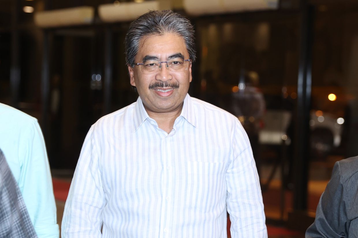 Cabinet reshuffle: Johari Ghani new Plantation Industries and ...