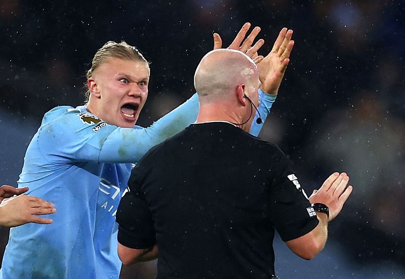 Football: Soccer-Referee made mistake by stopping play for foul on ...